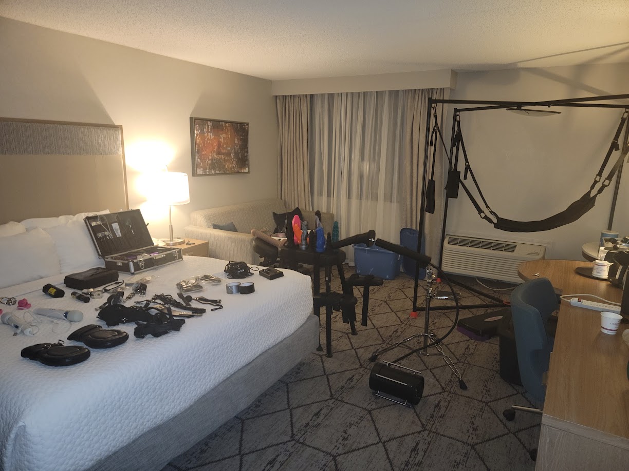 Dr. Maxwell's Parties – Sexy Kinky Furry Parties